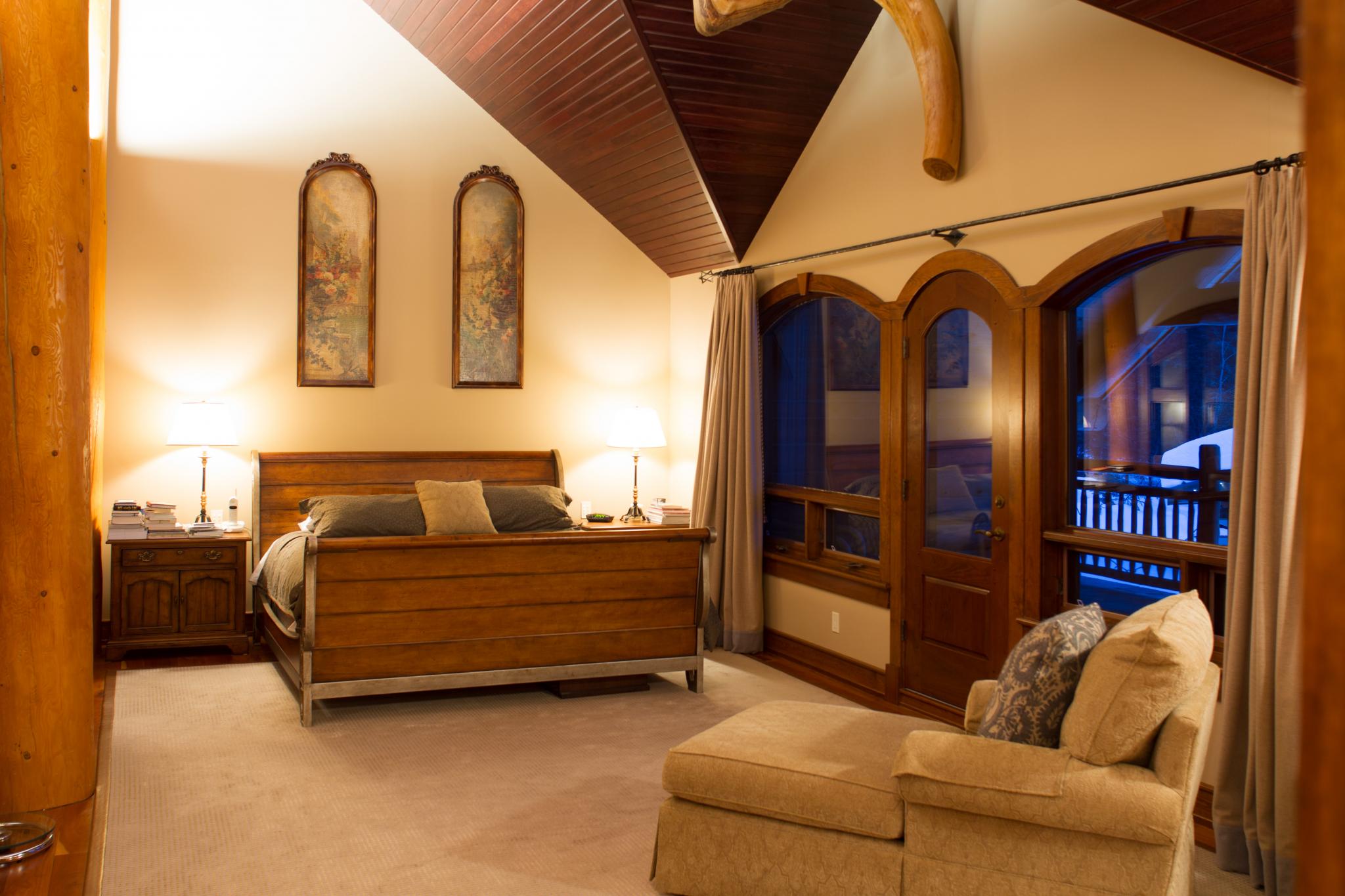 Eleanor Lake Estate | Mike Wiegele Helicopter Skiing